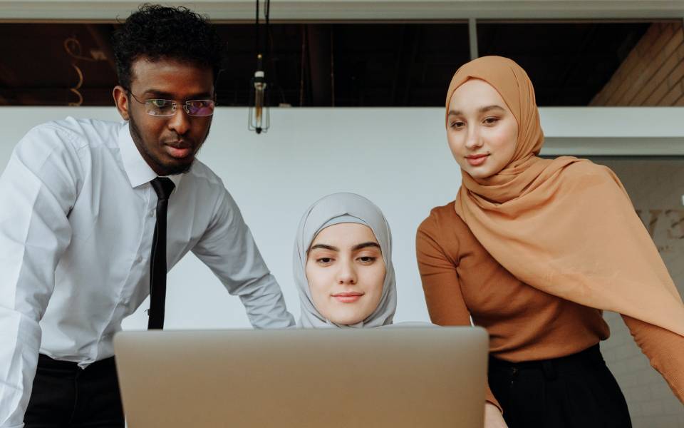 Contoh Paragraf Deskripsi dan Pembahasan Lengkap - Universitas123