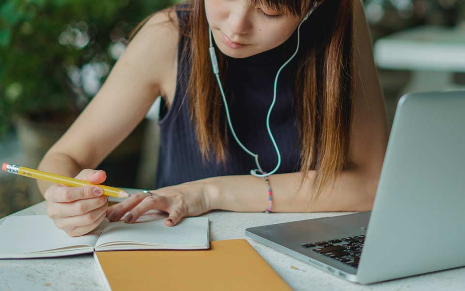 5 Tips untuk Belajar dengan Baik di Rumah - Universitas123