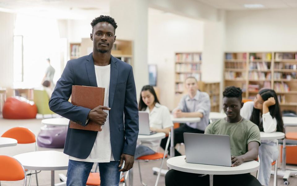 Simak Semua Informasi Lengkap Tentang Everest College, Nepal ...